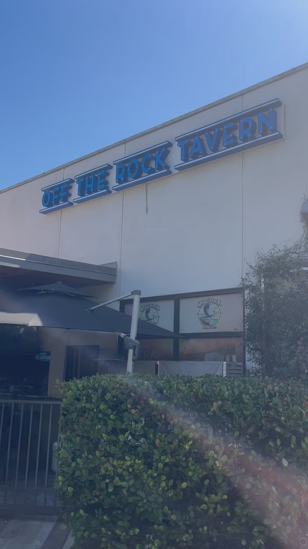 OFF THE ROCK – Marco Room Service